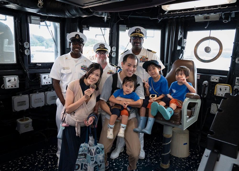 DVIDS - Images - USS Chief Attends JMSDF Autumn Festival [Image 4 of 13]