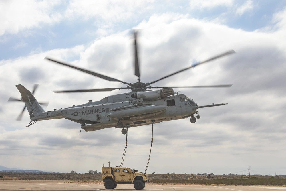 DVIDS - Images - America’s Airshow 2025 Day 2: MAGTF Demo [Image 2 of 6]