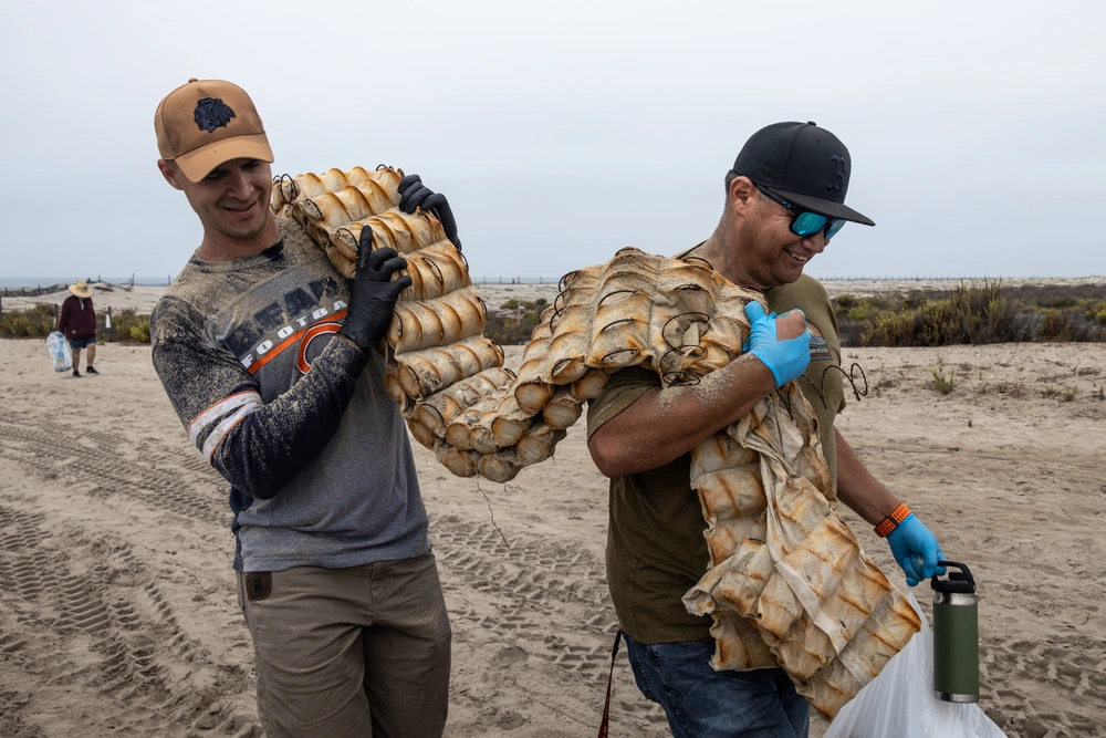 DVIDS - Images - Camp Pendleton Marines and families clean local ...