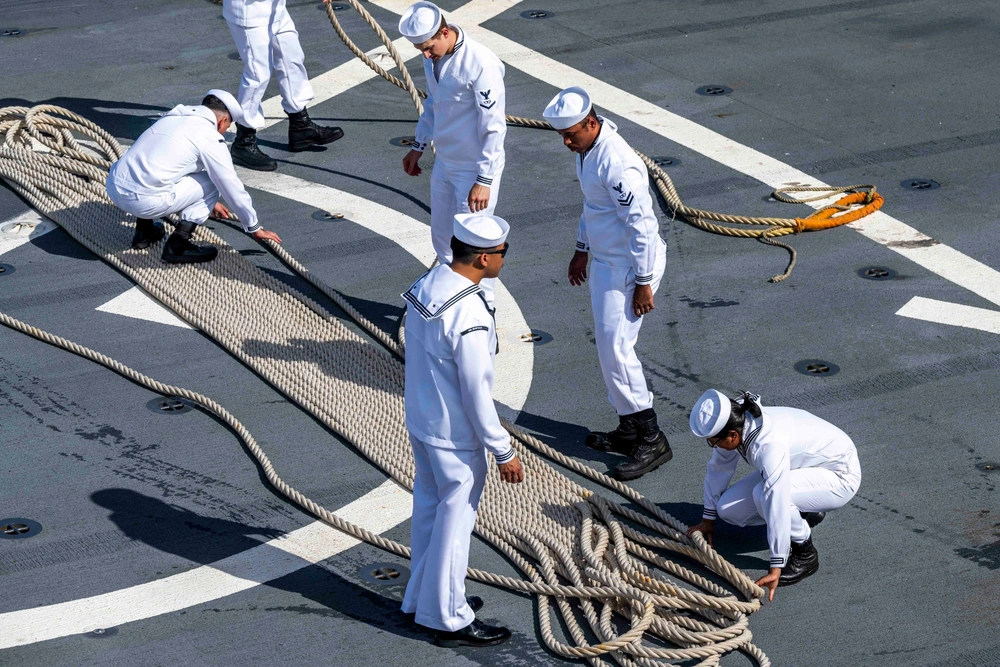 DVIDS - Images - USS Benfold (DDG 65) departs U.S. 7th Fleet after 10 ...