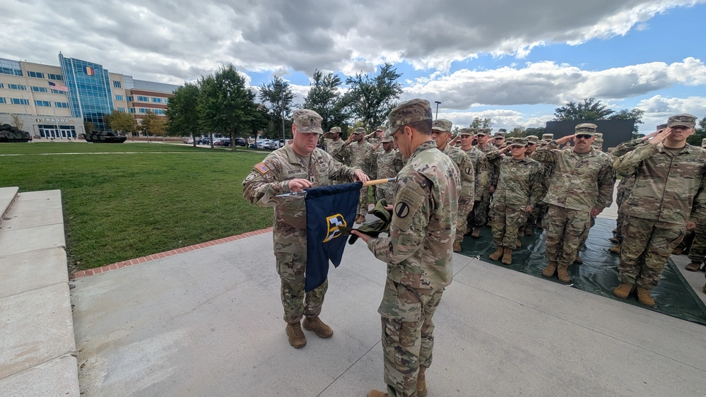 DVIDS - Images - TRADOC Soldiers now wear T2COM shoulder sleeve ...