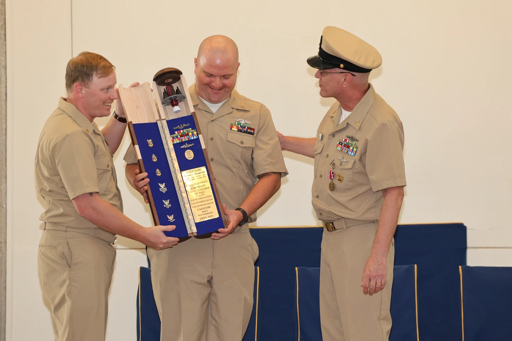 DVIDS - Images - SWFLANT Outgoing CMC Retires [Image 3 of 4]