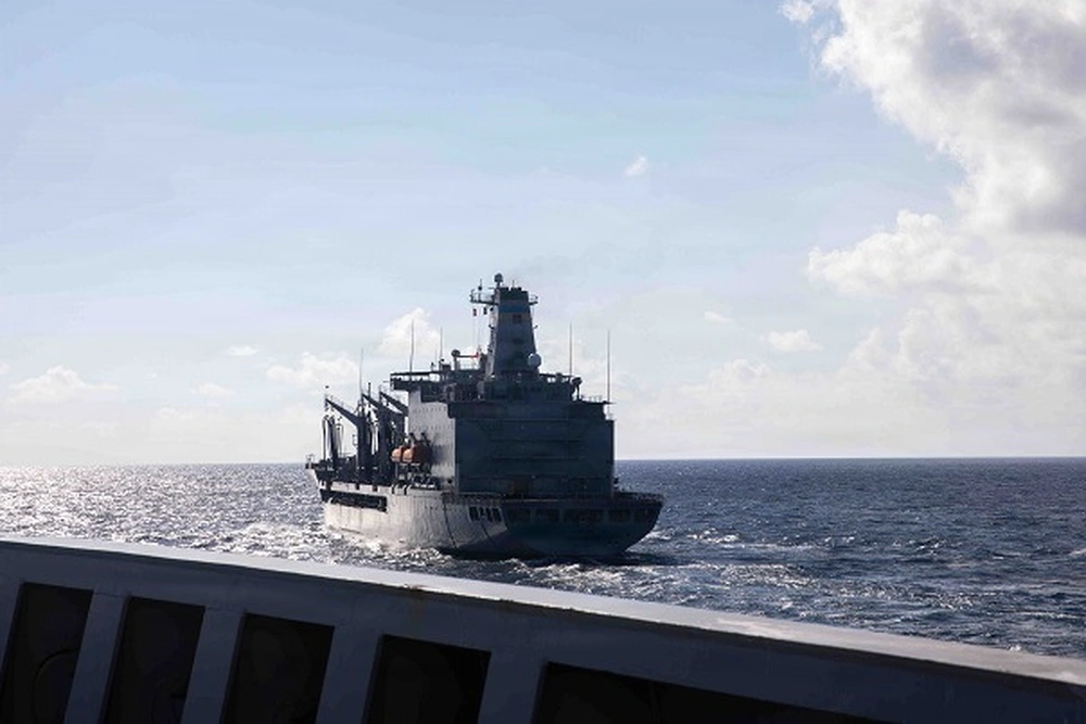 DVIDS - Images - USS Fort Lauderdale Conducts a Fueling-at-Sea with ...