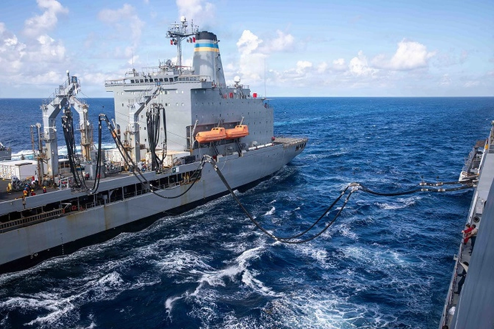 DVIDS - Images - USS Fort Lauderdale Conducts a Fueling-at-Sea with ...