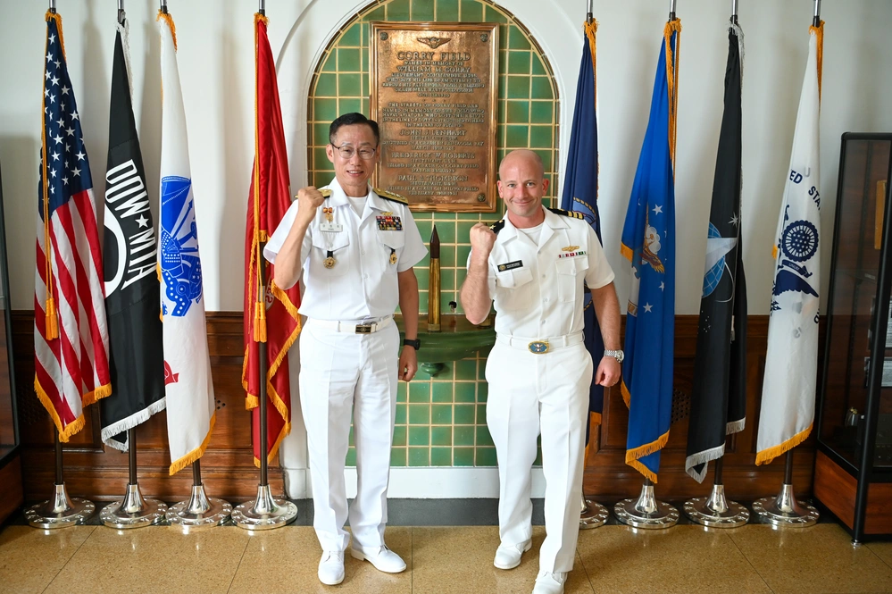 DVIDS - Images - South Korea navy commander visits CIWT to discuss training, cooperation [Image ...