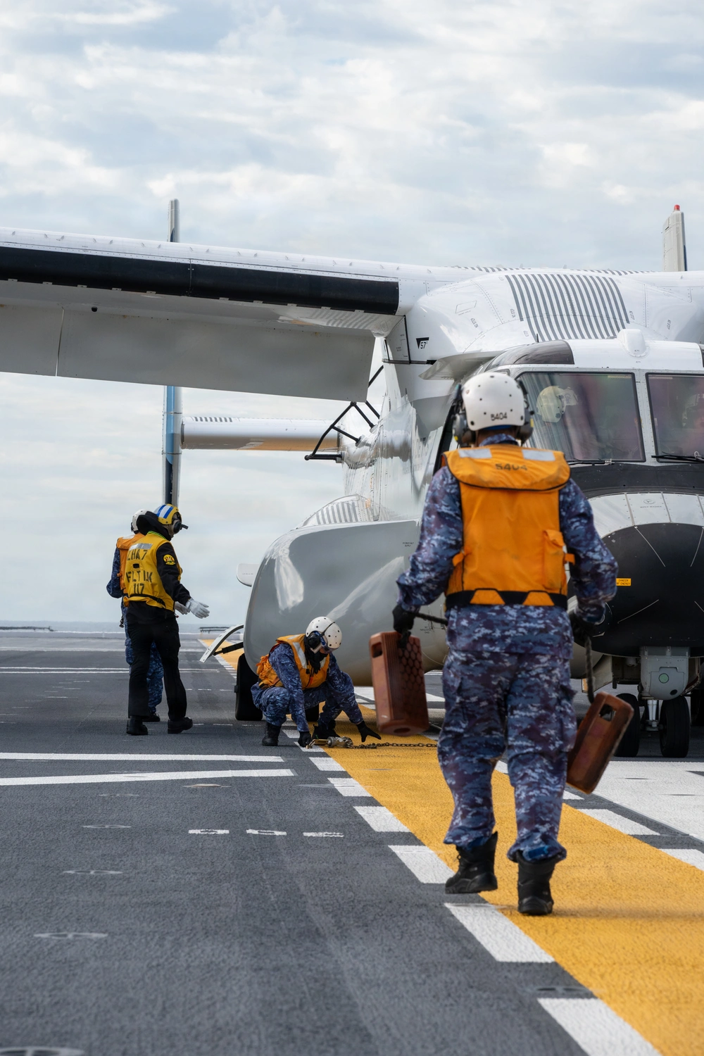 DVIDS - Images - U.S. Sailors and JMSDF members conduct flight ...
