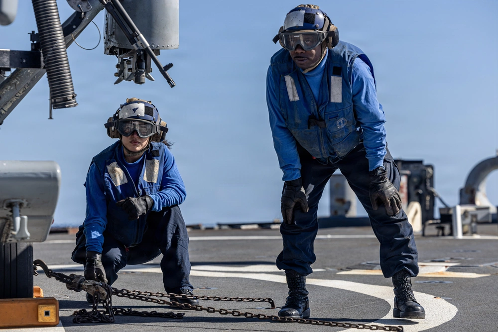 DVIDS - Images - USS Mahan Conducts Flight Quarters [Image 2 of 2]