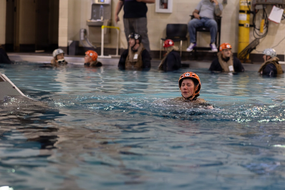 DVIDS - Images - U.S. Marines with MWCS-28 dive into Underwater Egress ...