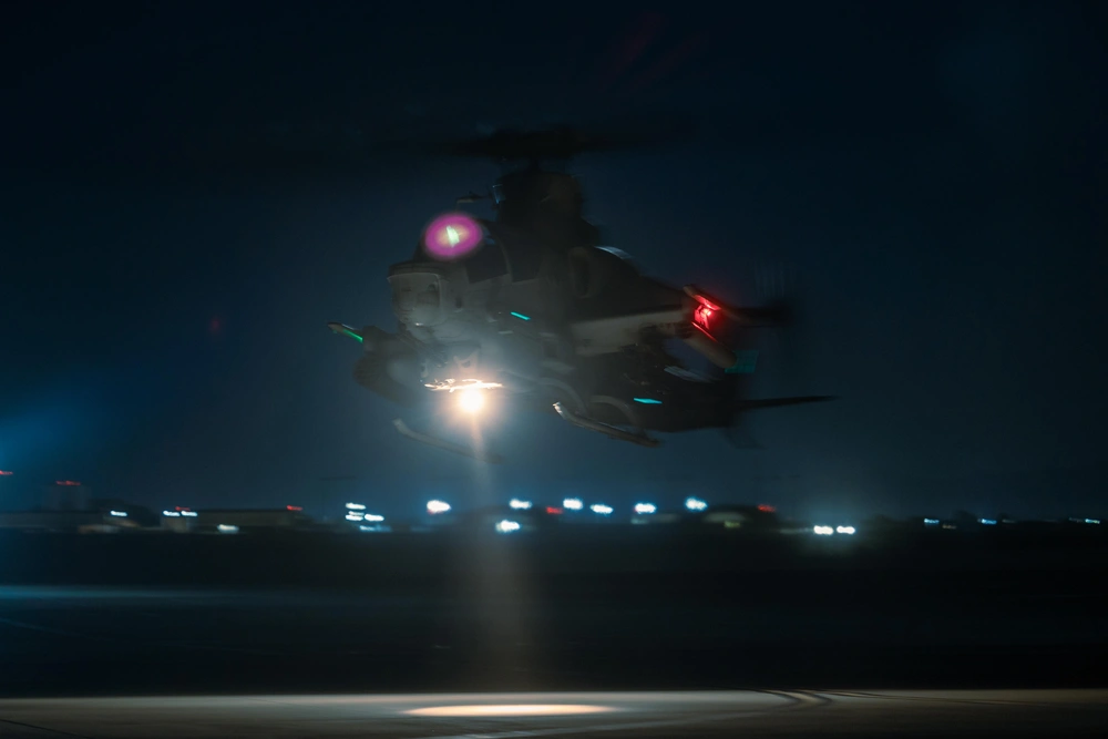 DVIDS - Images - 11th MEU Marines Load and Arm Weapons Systems on AH-1Z ...