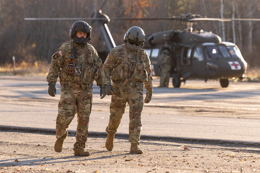DVIDS - Images - UH-60 Blackhawk Pilots and Crew Cheifs Train During ...
