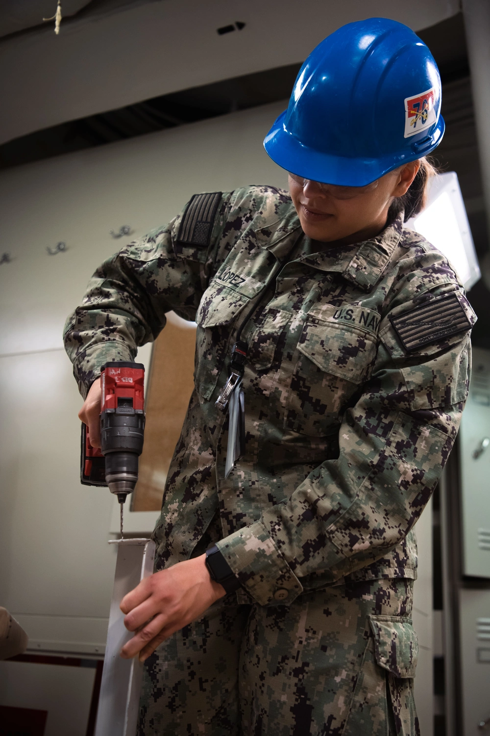 DVIDS - Images - Ronald Reagan Sailors and Contractors Repair Berthings ...