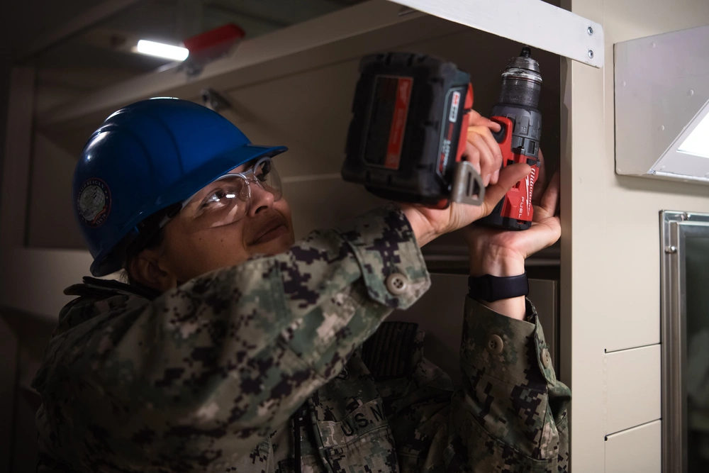 DVIDS - Images - Ronald Reagan Sailors and Contractors Repair Berthings ...