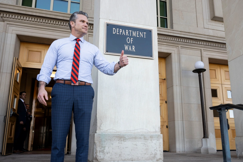 DVIDS - Images - SW Hegseth Installs War Department Sign [Image 3 of 8]
