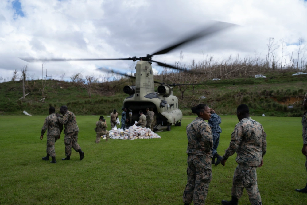 DVIDS - Images - Joint Task Force-Bravo Load Food and Water into CH-47 ...