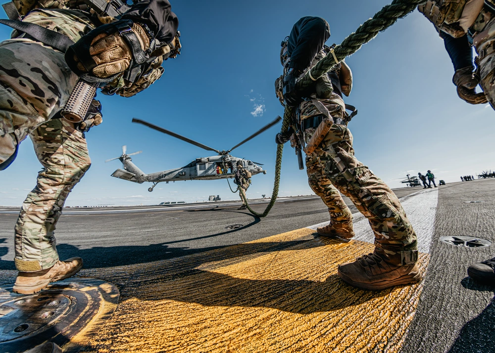 DVIDS - Images - EODMU 5 and ROK Special Forces Conduct Fast Rope ...