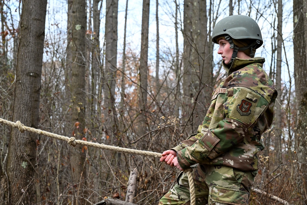 DVIDS - Images - 910th LRS: Mission ready! [Image 7 of 12]