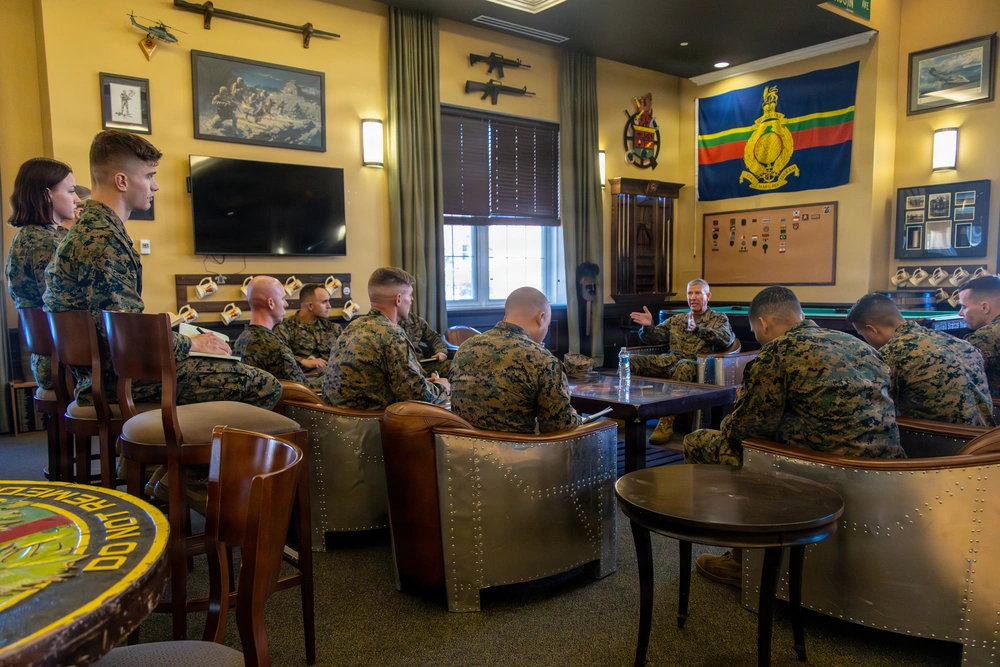 DVIDS - Images - The Commandant, Gen. Eric M. Smith visits instructors ...