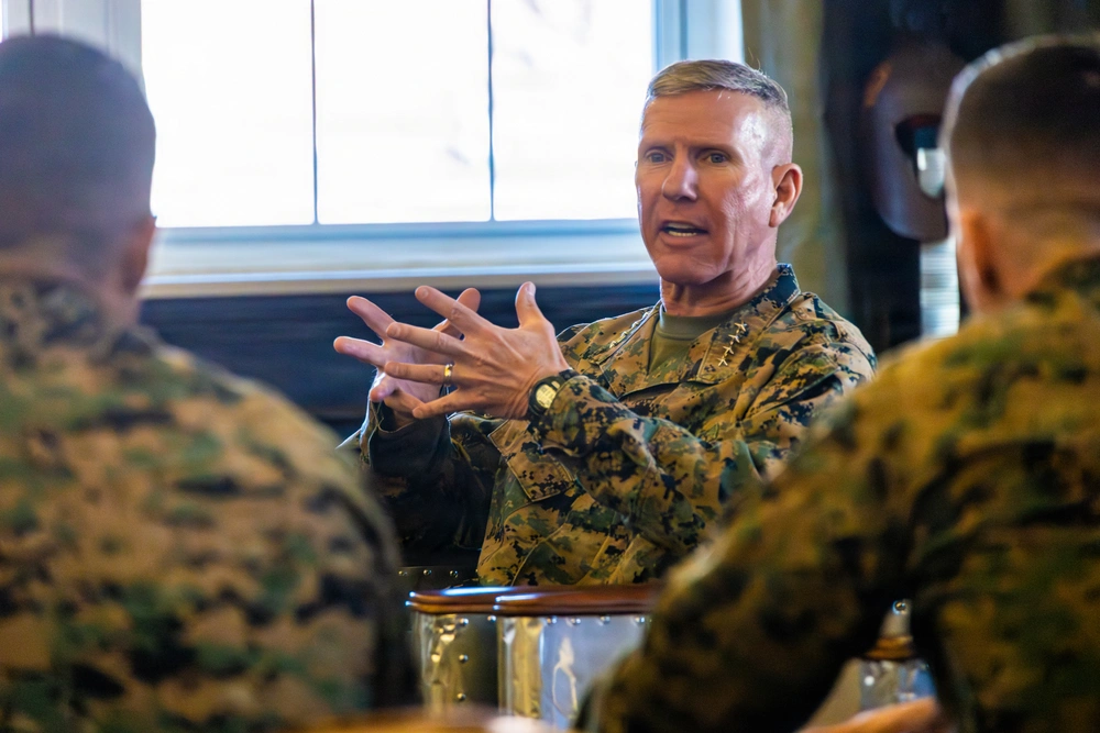 DVIDS - Images - The Commandant, Gen. Eric M. Smith visits instructors ...