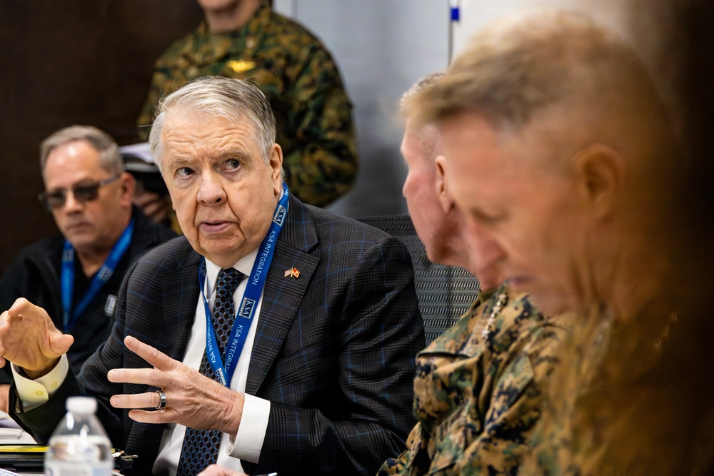 DVIDS - Images - The Commandant, Gen. Eric M. Smith visits the Sergeant ...