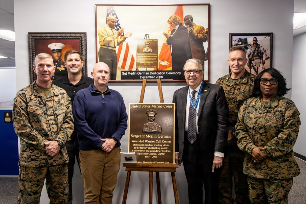 DVIDS - Images - The Commandant, Gen. Eric M. Smith visits the Sergeant ...