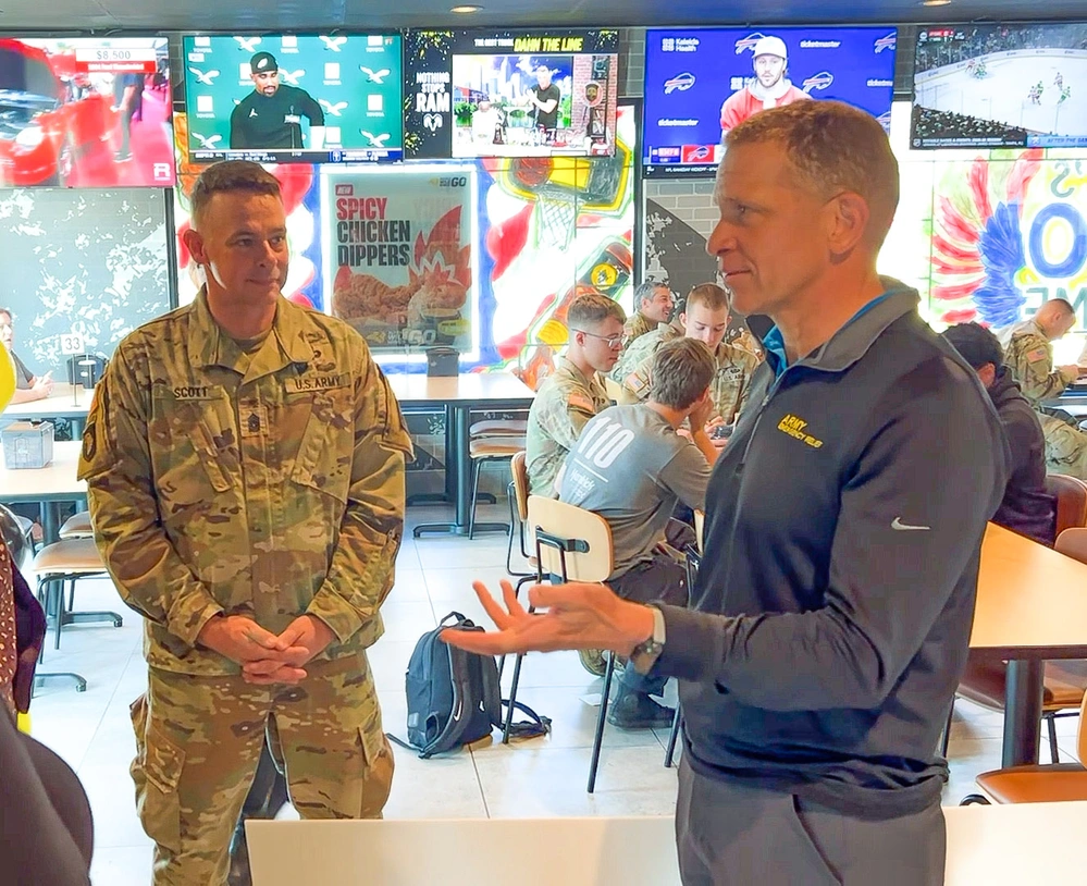 DVIDS - Images - Buffalo Wild Wings to Go Donates $4,000 to Army ...