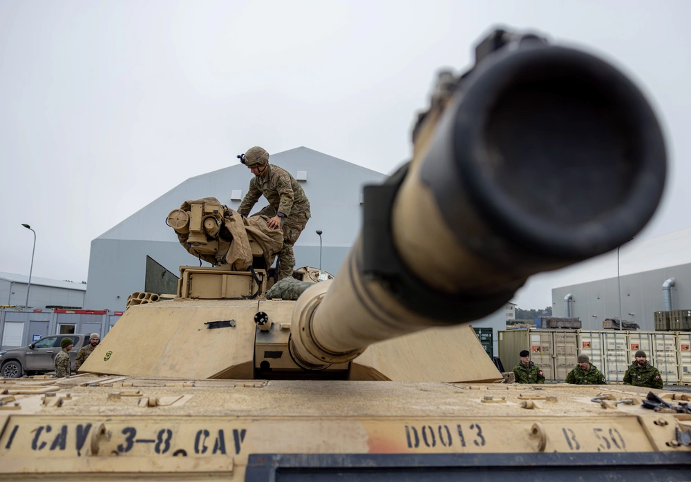 DVIDS - Images - U.S. Army Soldier covers the CROWS on an M1 Abrams ...