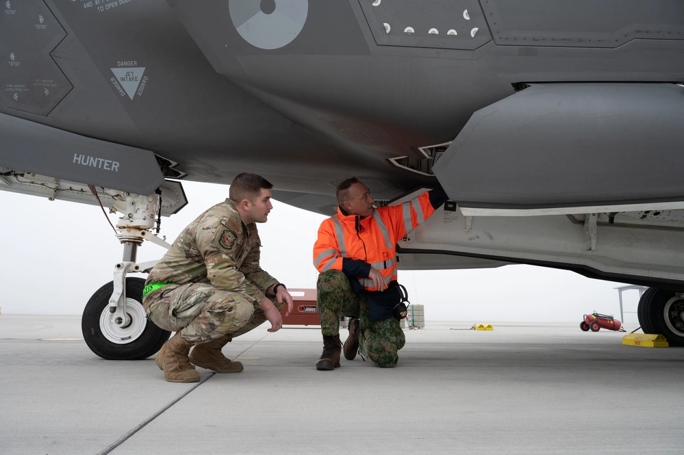DVIDS - Images - Royal Netherlands visit for Gunfighter Flag [Image 1 of 6]