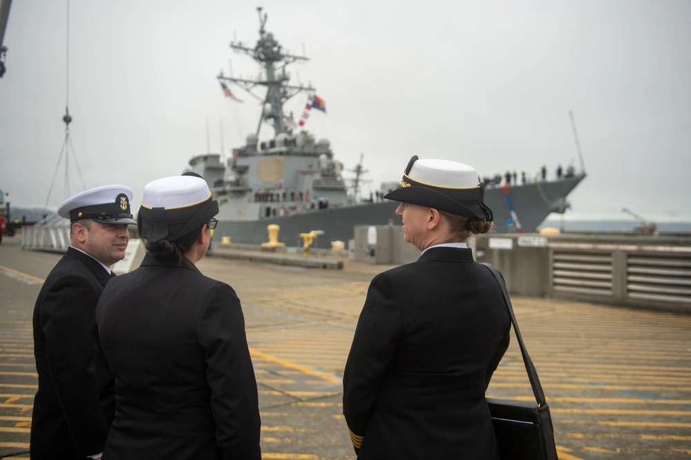 DVIDS - Images - USS Benfold (DDG 65) Arrives at New Homeport [Image 2 ...