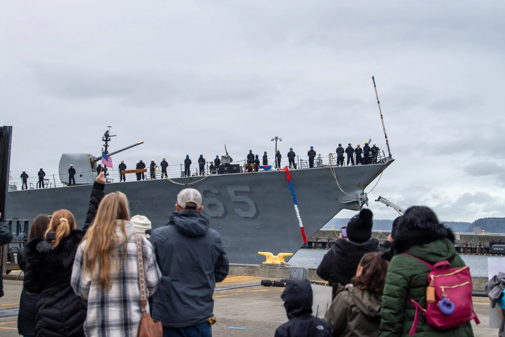 DVIDS - Images - USS Benfold (DDG 65) Arrives at New Homeport [Image 2 ...