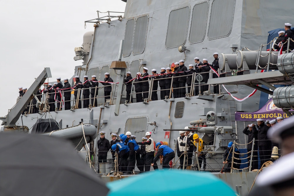 DVIDS - Images - USS Benfold (DDG 65) Arrives at New Homeport [Image 6 ...