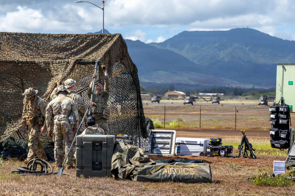 DVIDS - Images - 25th CAB HHC Sets up a Tactical Operations Center ...