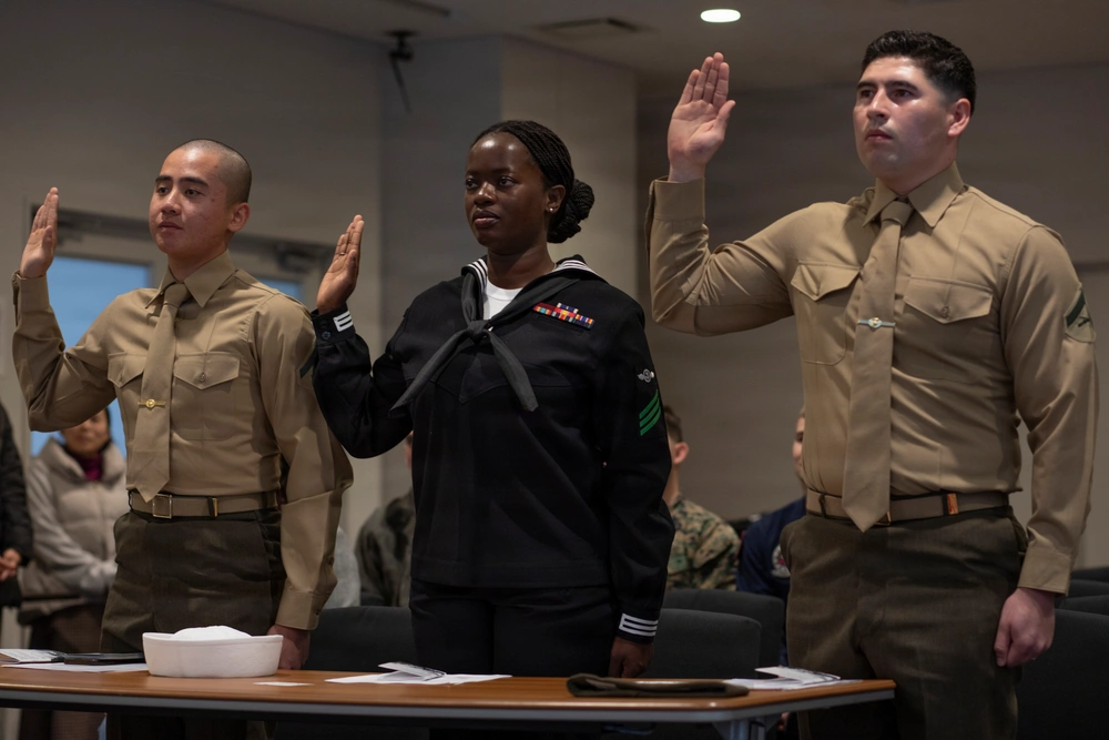 DVIDS - Images - MCAS Iwakuni Naturalization ceremony [Image 7 of 10]