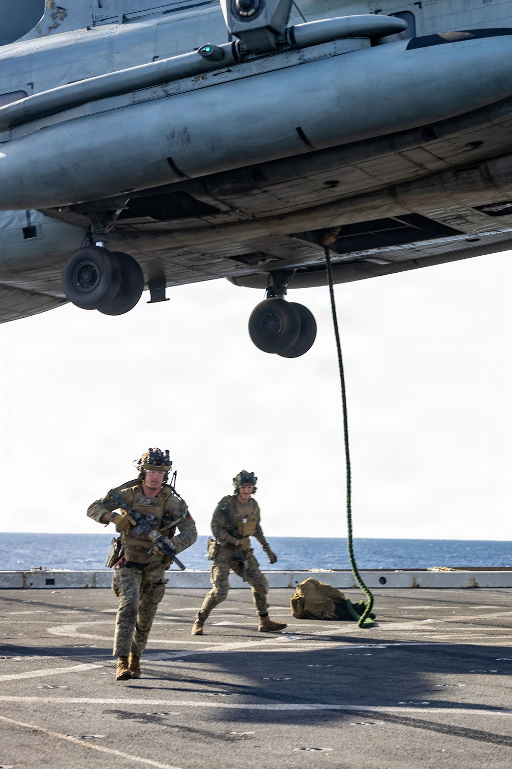 DVIDS - Images - USS San Antonio Conducts Fast Rope Training Evolution ...