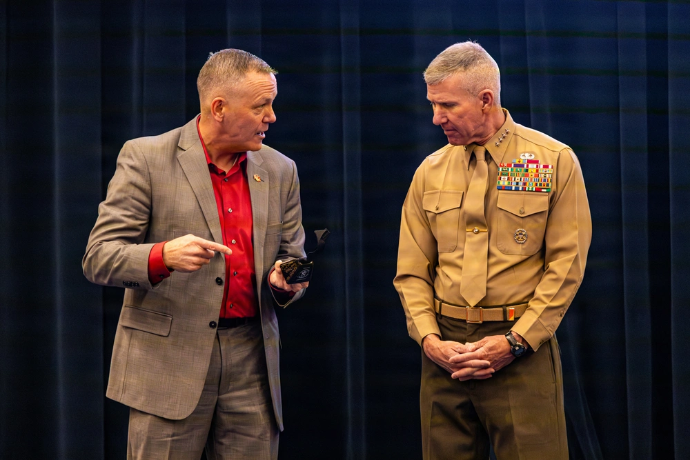 DVIDS - Images - The Commandant, Gen. Eric M. Smith speaks with the U.S ...