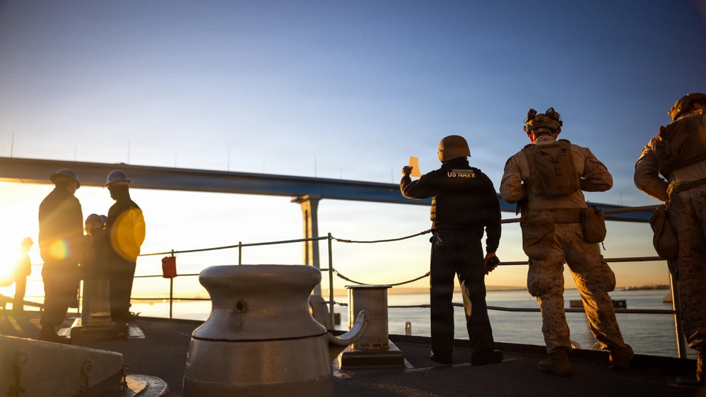 DVIDS - Images - 11th MEU Marines, Sailors, Pull into Port Aboard USS ...
