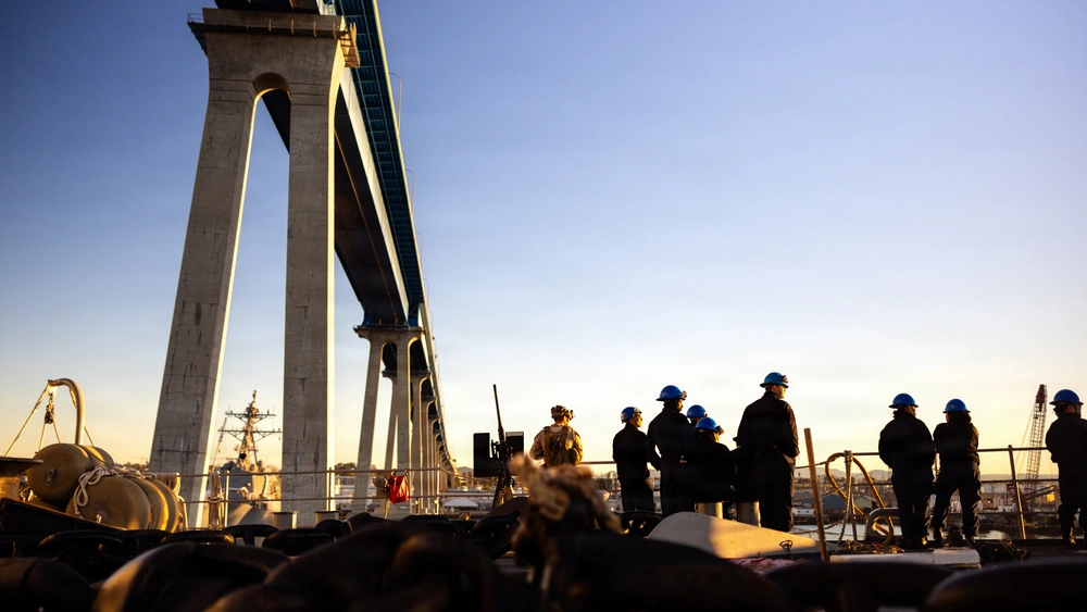 DVIDS - Images - 11th MEU Marines, Sailors, Pull into Port Aboard USS ...