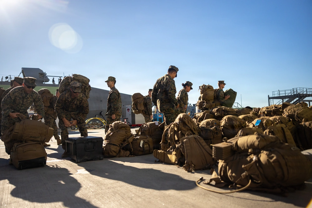DVIDS - Images - 11th MEU Marines, Sailors, Pull into Port Aboard USS ...