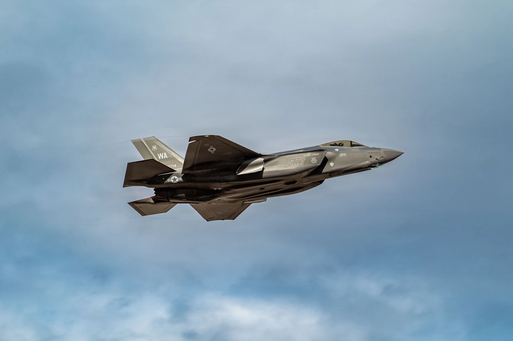 DVIDS - Images - WSINT 25-B take offs [Image 7 of 12]