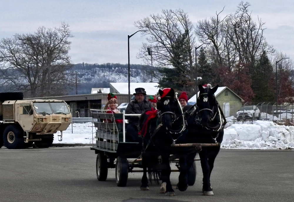 DVIDS - Images - Holiday Magic Brings Together Army and Air National ...