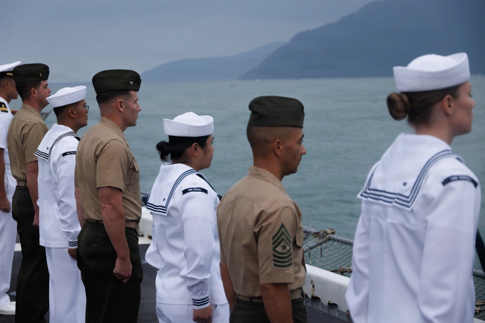 DVIDS - Images - 31st MEU and USS Tripoli | Manning the rails in ...