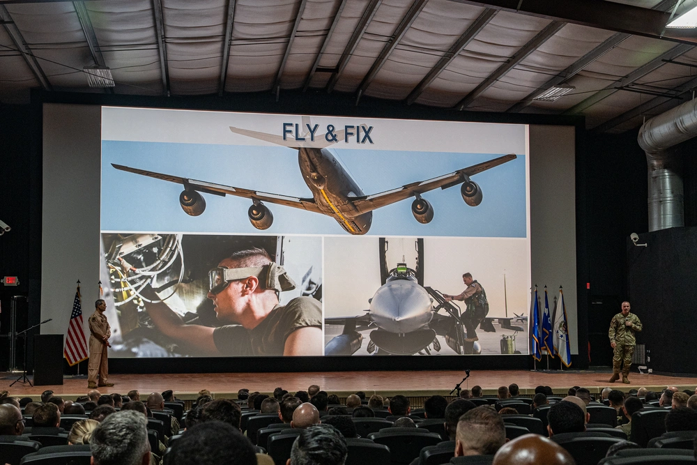 DVIDS - Images - CSAF, CMSAF visit U.S. Central Command [Image 7 of 10]