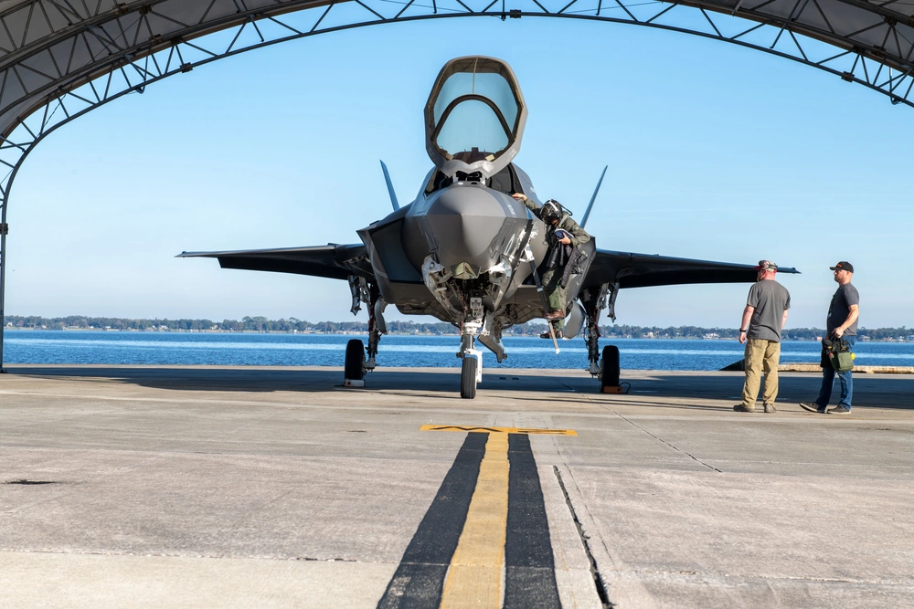 DVIDS - Images - First Royal Navy F-35 Aircraft Arrive at Fleet ...