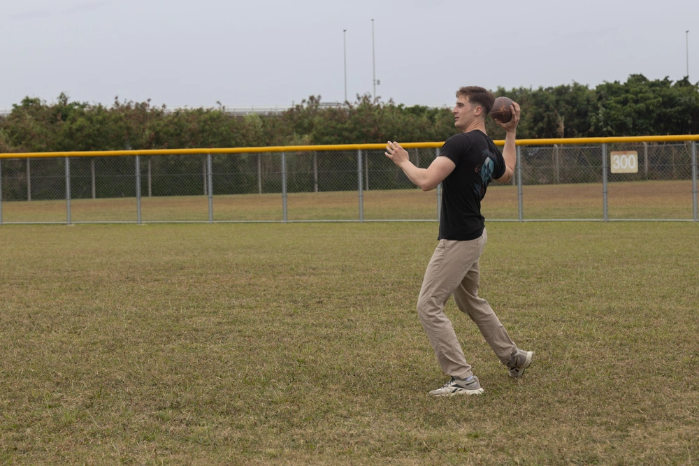 DVIDS - Images - CLR-37 Hosts End-of-Year Holiday Party [Image 3 of 9]