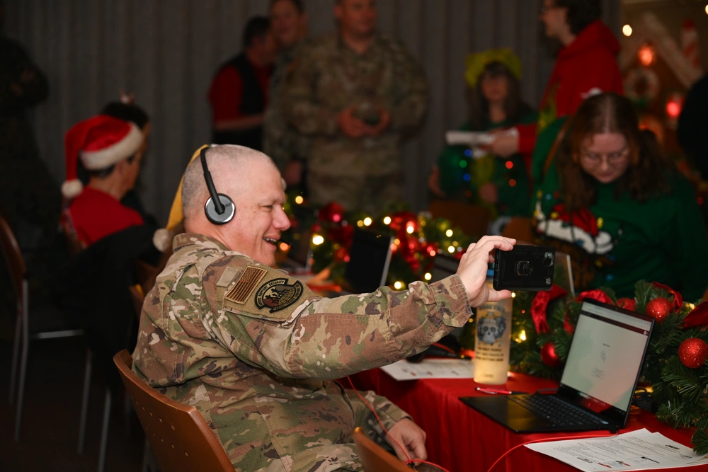DVIDS - Images - NORAD Tracks Santa 2025 [Image 2 of 9]