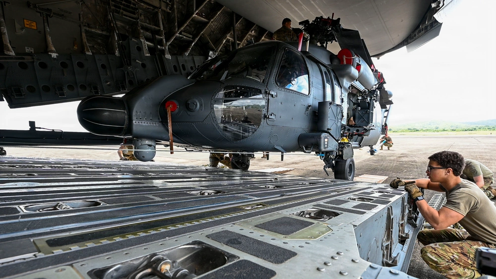DVIDS - Images - Jolly Green Giant arrives in Puerto Rico [Image 4 of 9]
