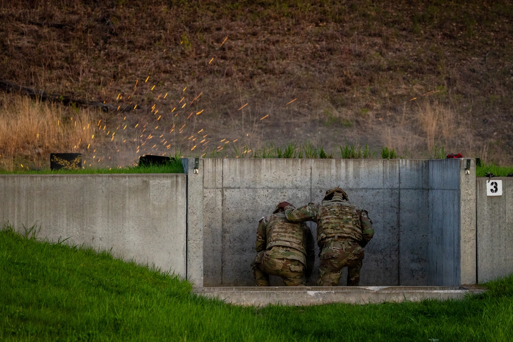 DVIDS - Images - USARC Best Squad Competition Grenade Range [Image 26 ...