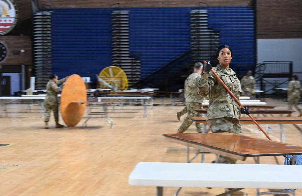 DVIDS - Images - Joint Task Force D.C. Holiday Clean Up [Image 1 of 5]