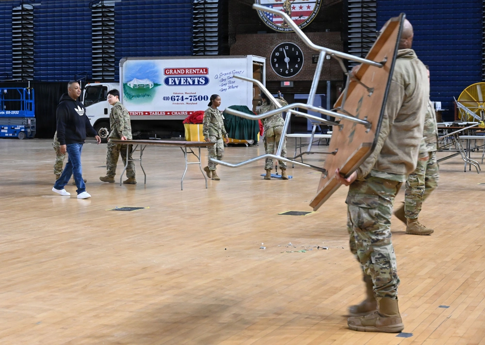 DVIDS - Images - Joint Task Force D.C. Holiday Clean Up [Image 2 of 5]
