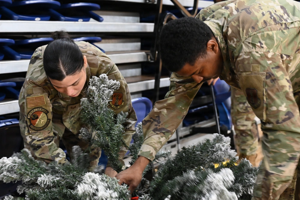 DVIDS - Images - Joint Task Force D.C. Holiday Clean Up [Image 3 of 3]