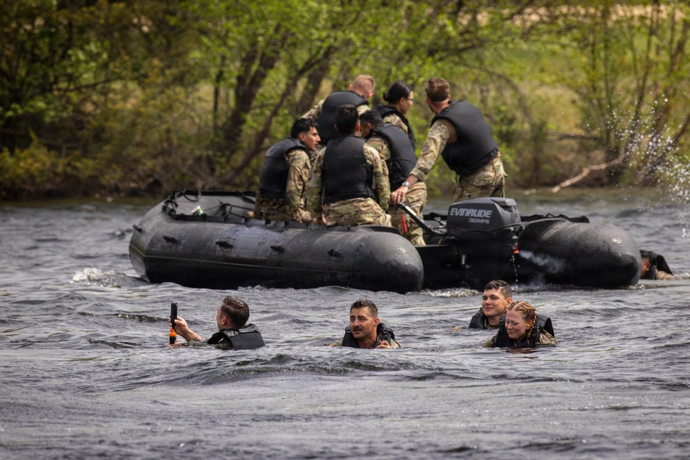 DVIDS - Images - USARC Best Squad Helocast [Image 13 of 36]